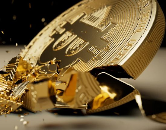 Bitcoin Continues Dip With 4% Weekly Plummet