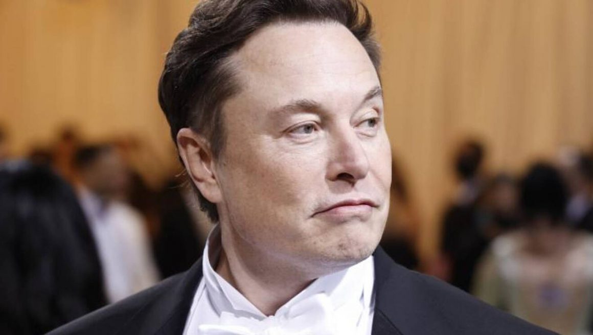 Elon Musk Becomes First Person to Reach $400 Billion Net Worth