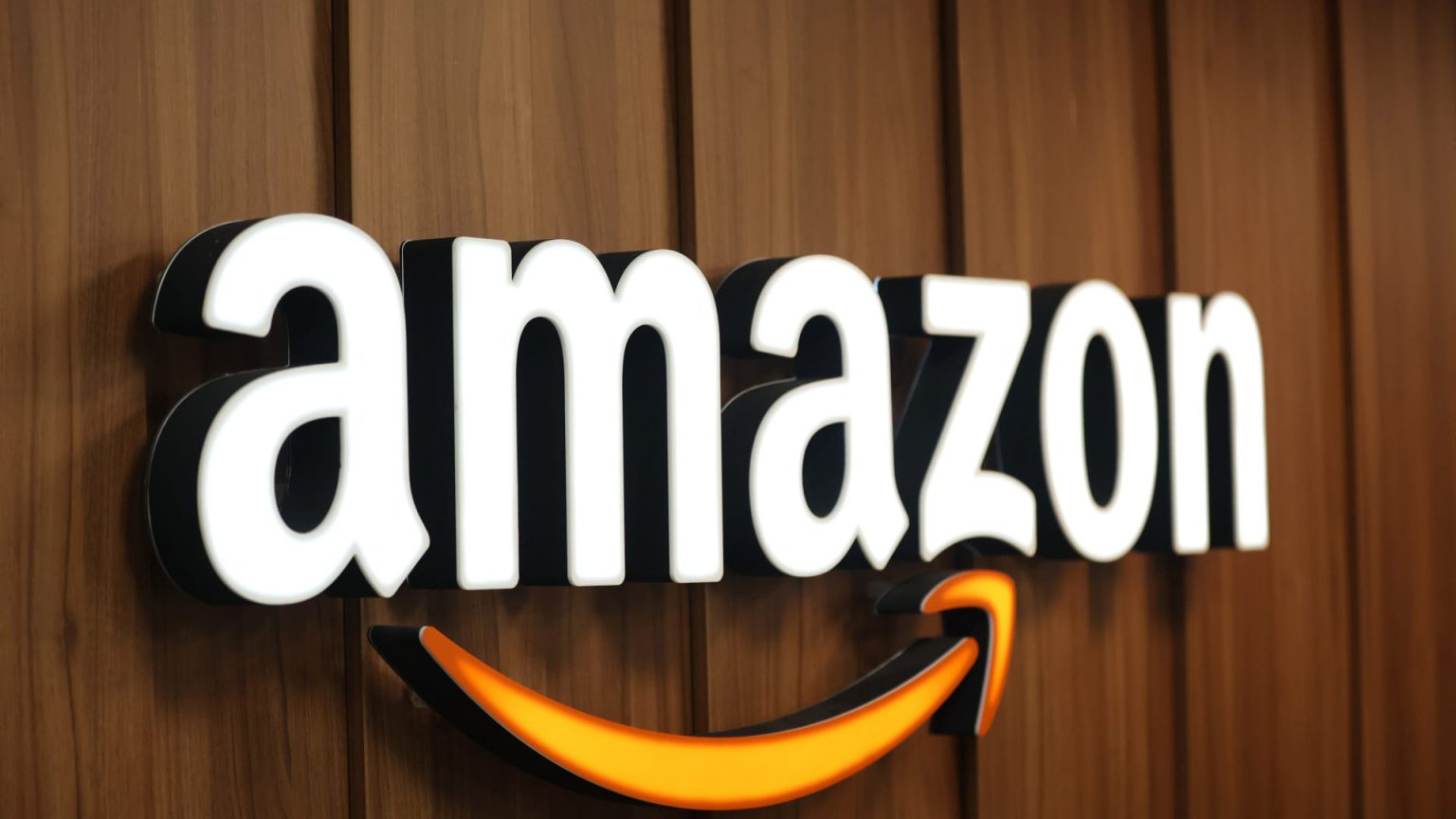 Amazon (AMZN): Experts Make Case for $300 Stock in 2025
