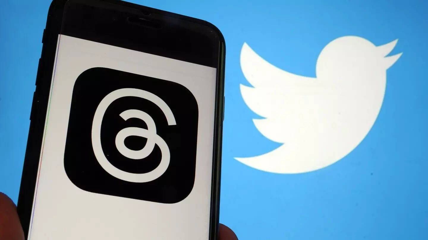 5 Ways Threads & Twitter Are Different (And How They're Similar)