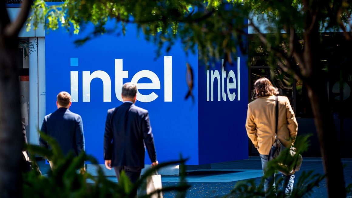 Intel Stock Falls Amid CEO Crisis as Trump Strikes: Intel vs NVIDIA