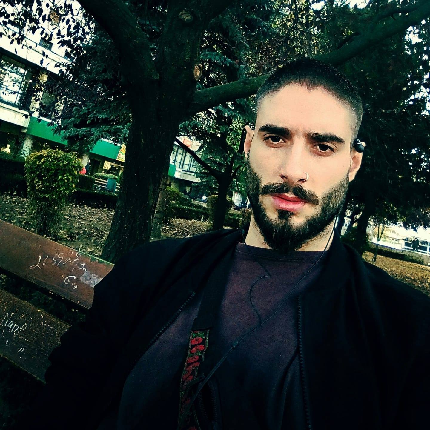 Vladimir Popescu - Watcher Guru Author