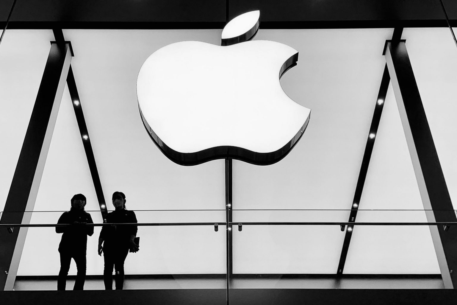 Apple (AAPL) AI to Determine Stock Ceiling: Will It Hit $320?