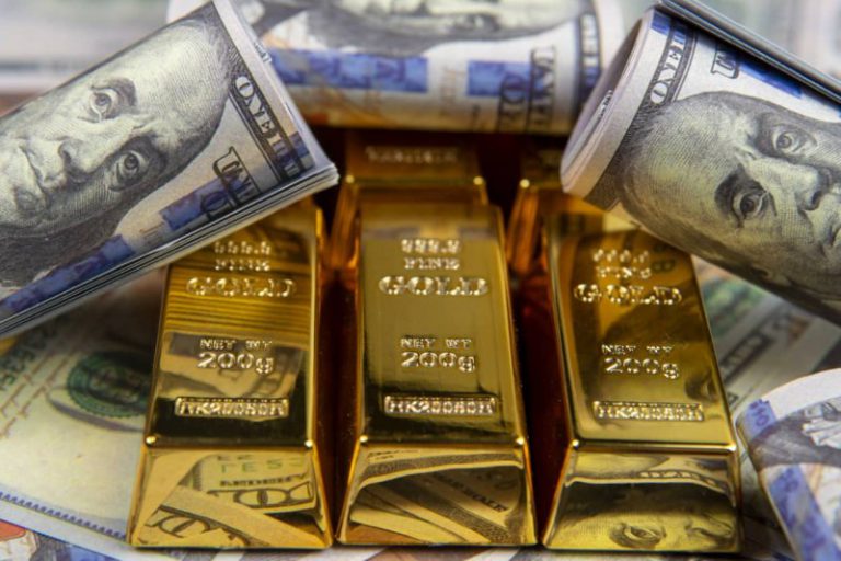 Gold Dips Below $2,900: XAU/USD Now Bearish?