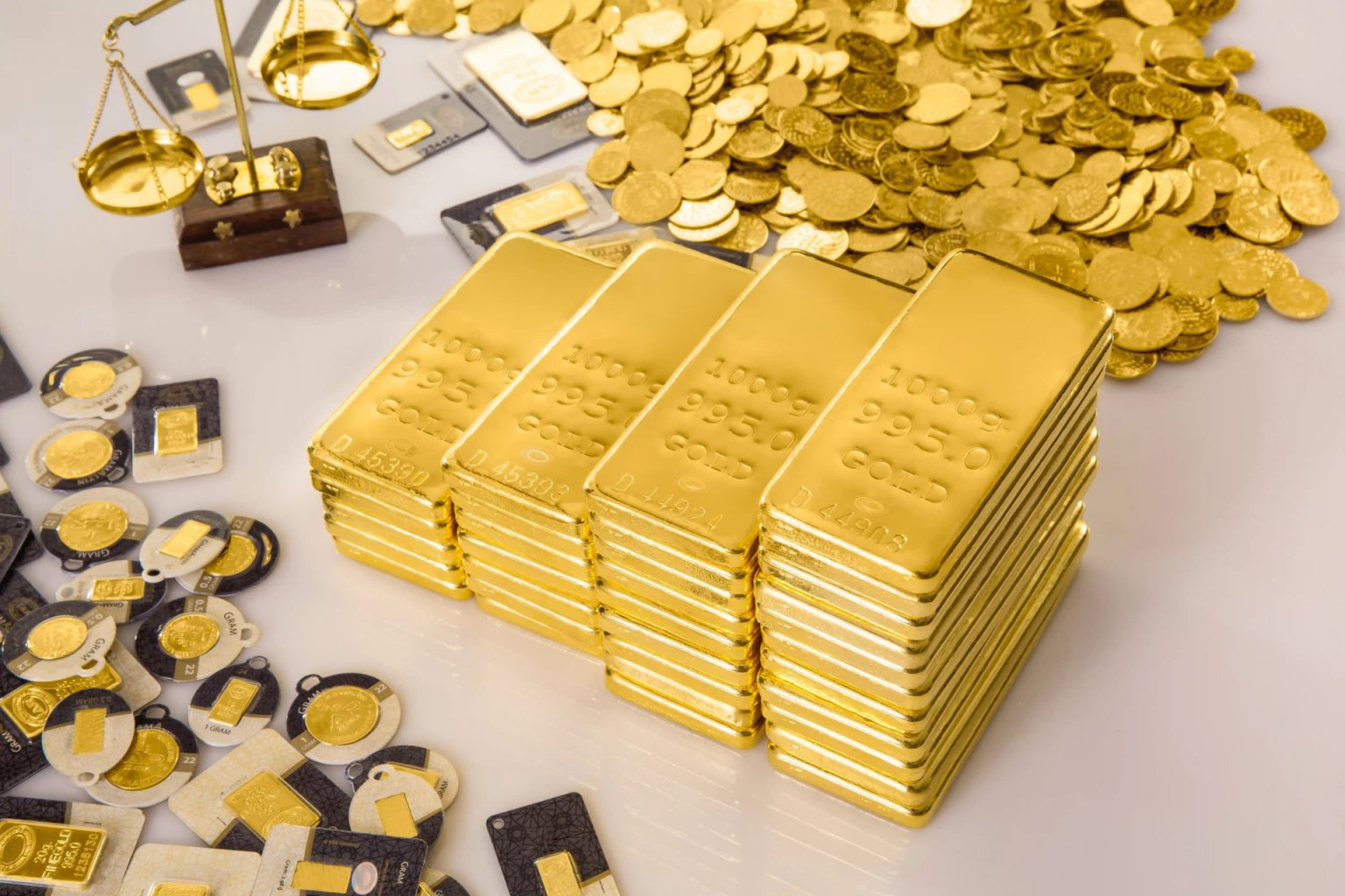Banks Choose Gold Over Bitcoin & USD—Here’s Why