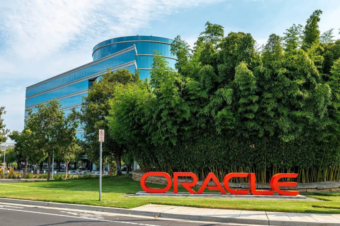BofA Reinstates Oracle Buy as AI Push Drives $200 Target