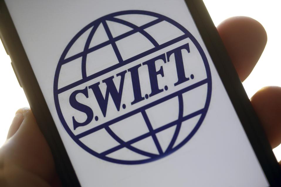 SWIFT Partners With 30 Banks To Build Blockchain-based Ledger Payments